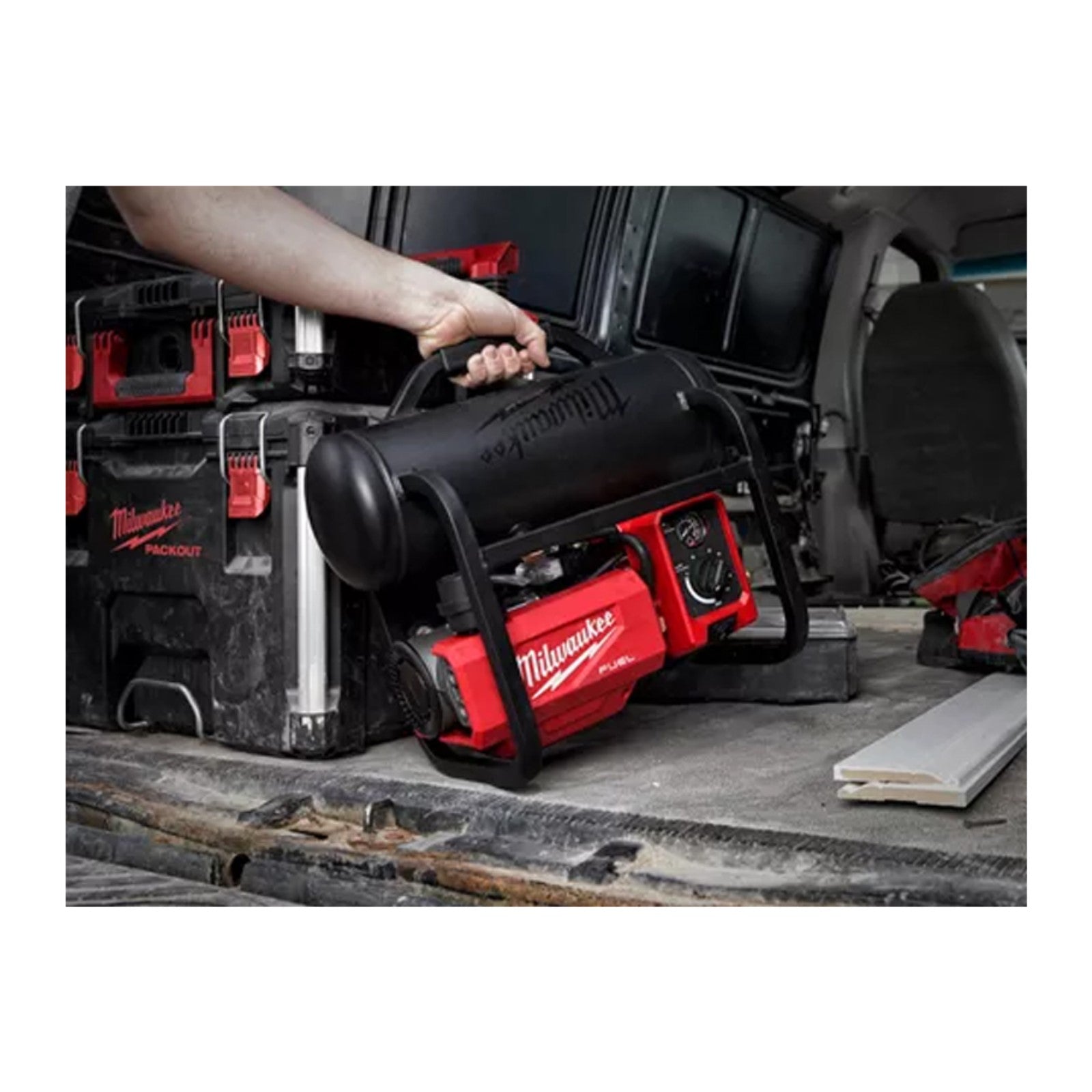 Compressore a batteria M18 da 7.6 lt portatile da cantiere MILWAUKEE M